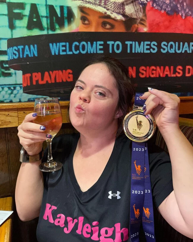 Kayleigh Williamson es la primera mujer con síndrome de Down en ...